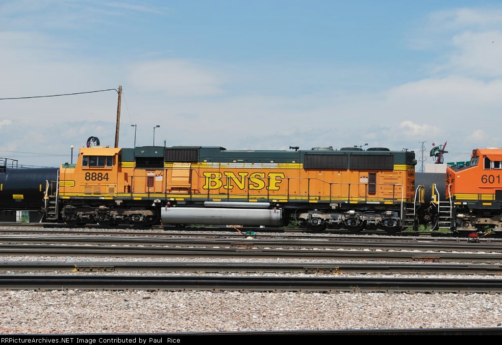 BNSF 8884